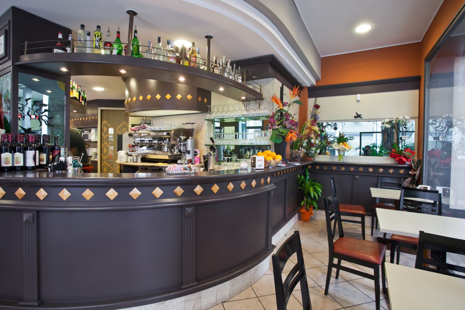 Delizie e strazio di un bar - Buttanissima Sicilia