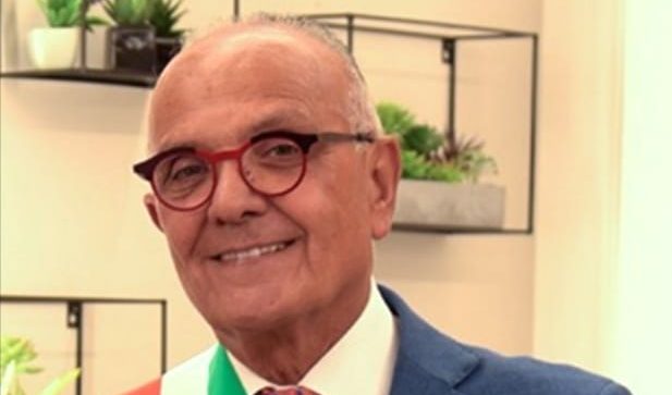 "Ha cambiato più partiti che mutande..." - Buttanissima Sicilia