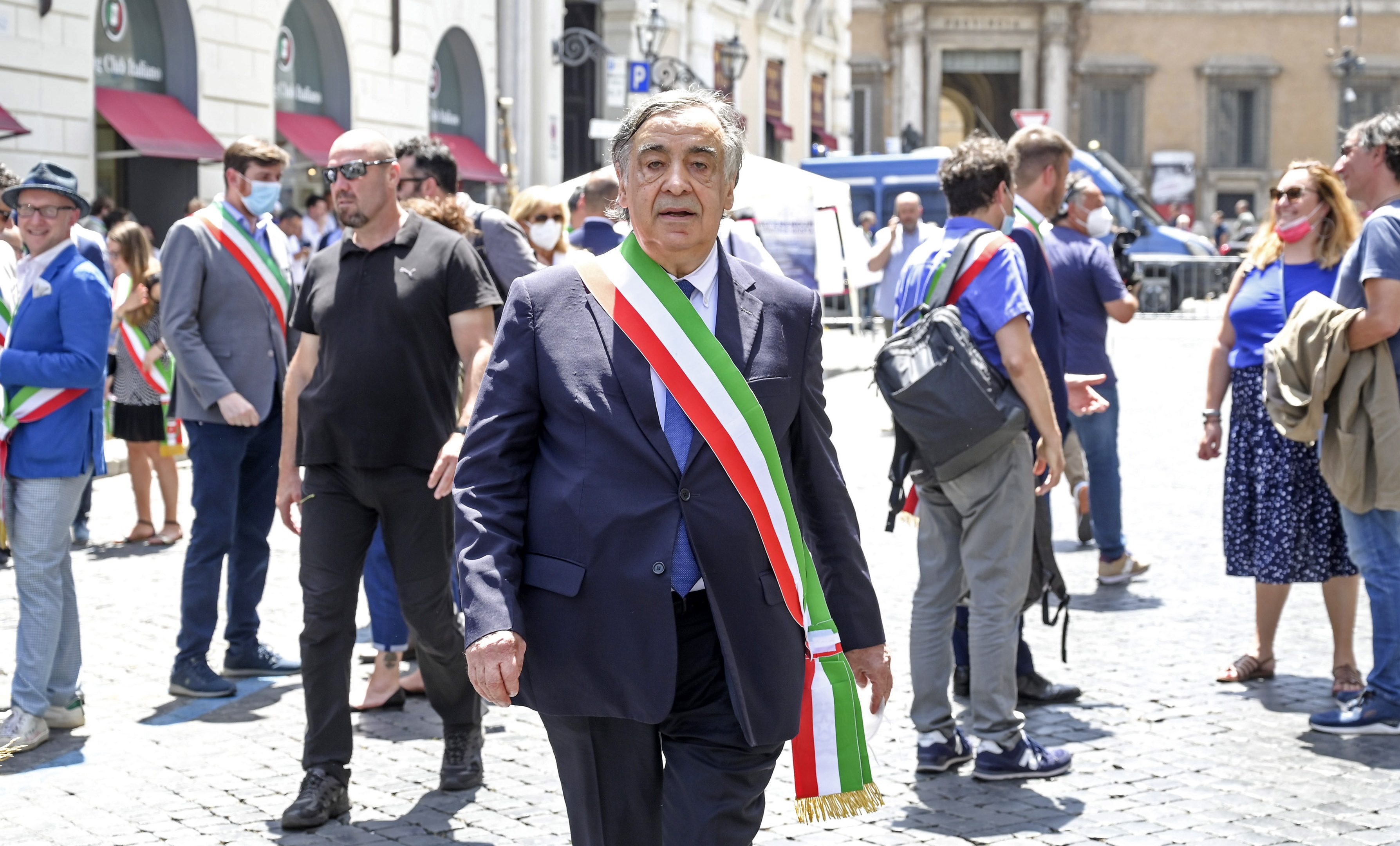 Tre città che colano a picco - Buttanissima Sicilia