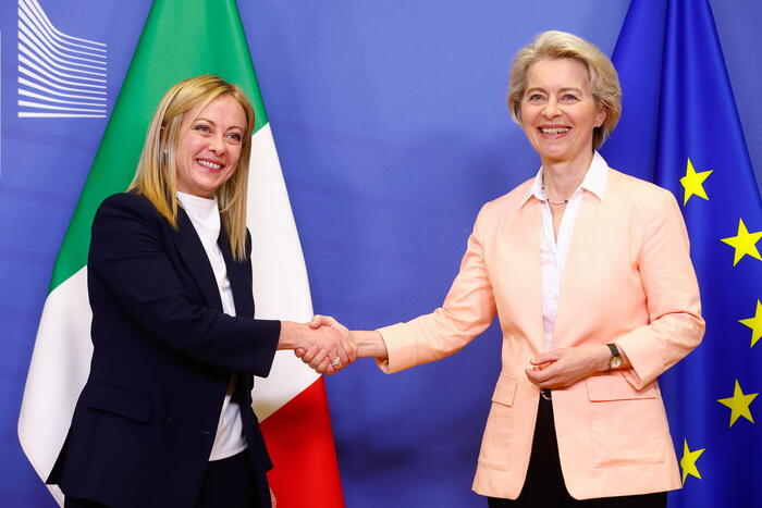 L'UE che apre le porte a Meloni non è detto che apra il portafogli ...