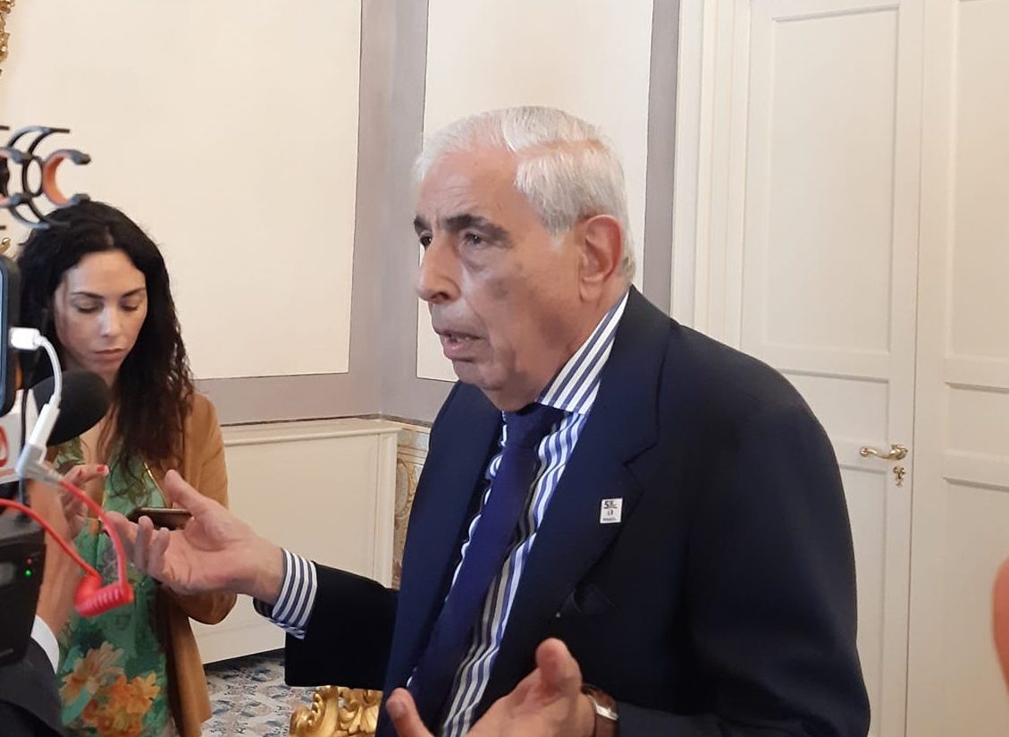 Il cortigiano impenitente di Palazzo d'Orleans - Buttanissima Sicilia