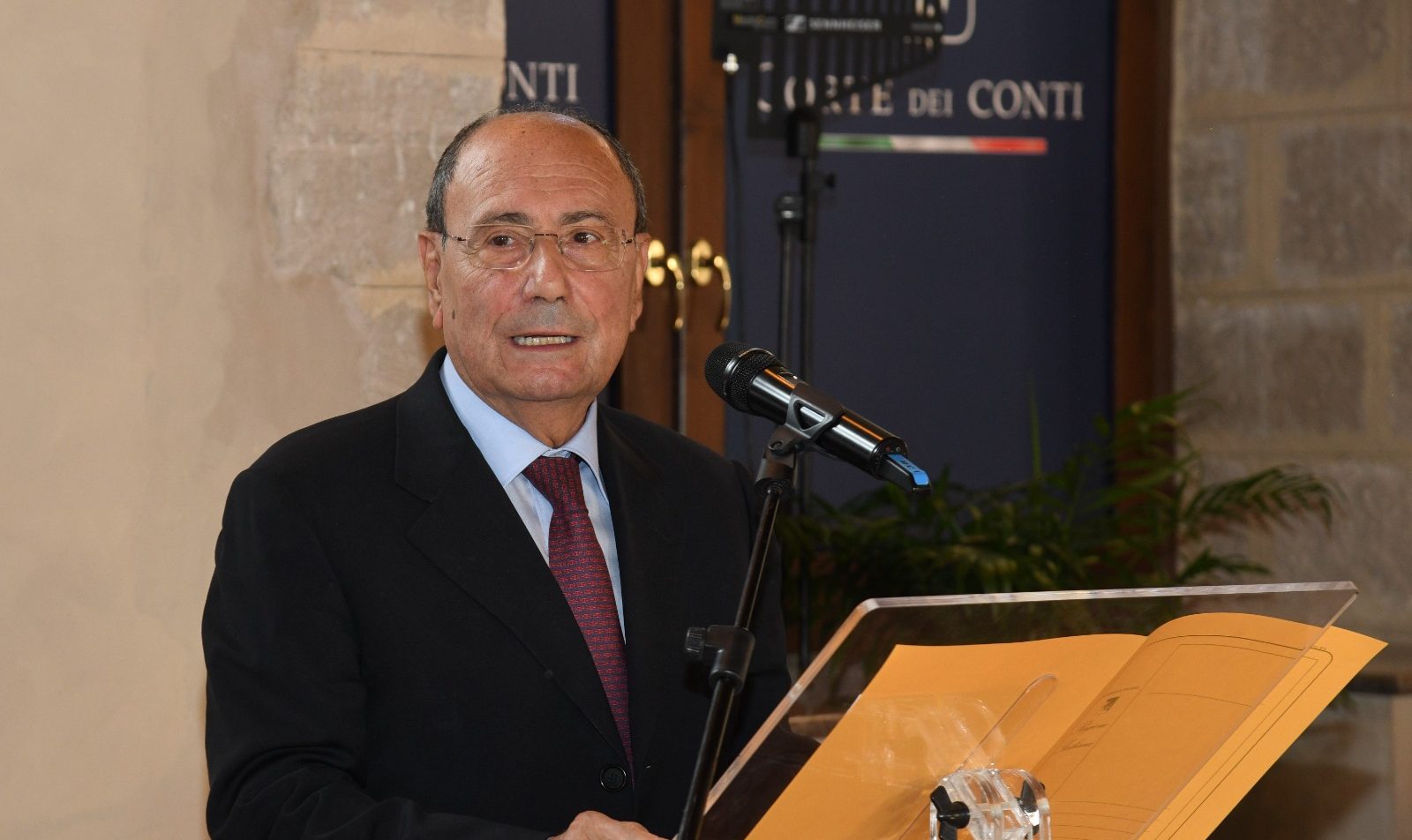 Il magliaro che governa col gioco delle tre carte - Buttanissima Sicilia