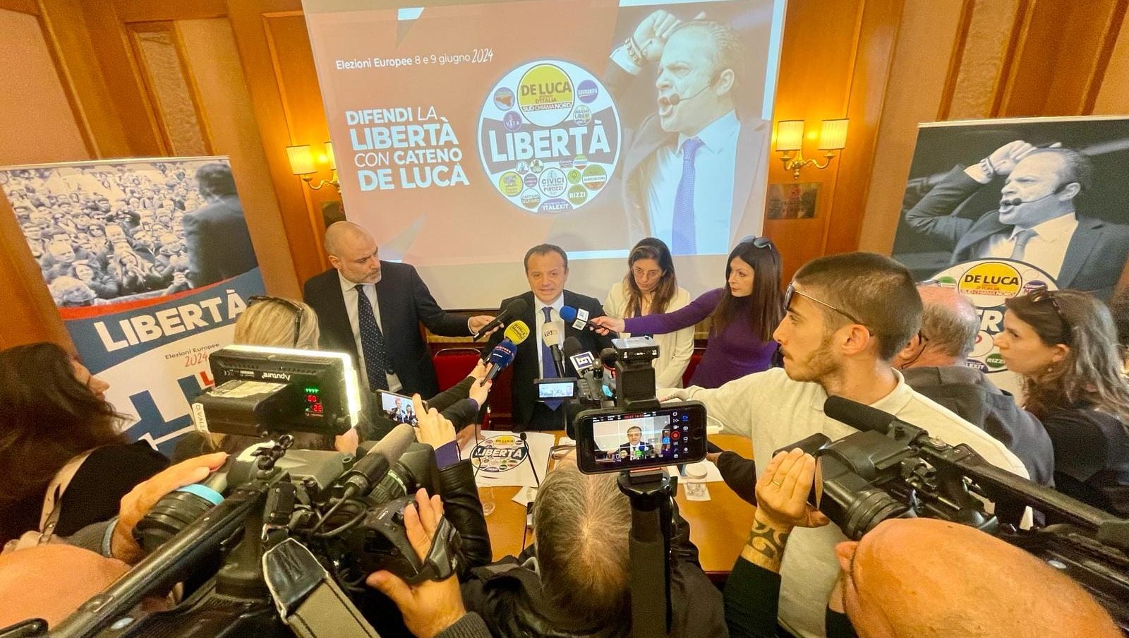 Cosa offre Cateno ai 17 partitini che si candidano con lui ...