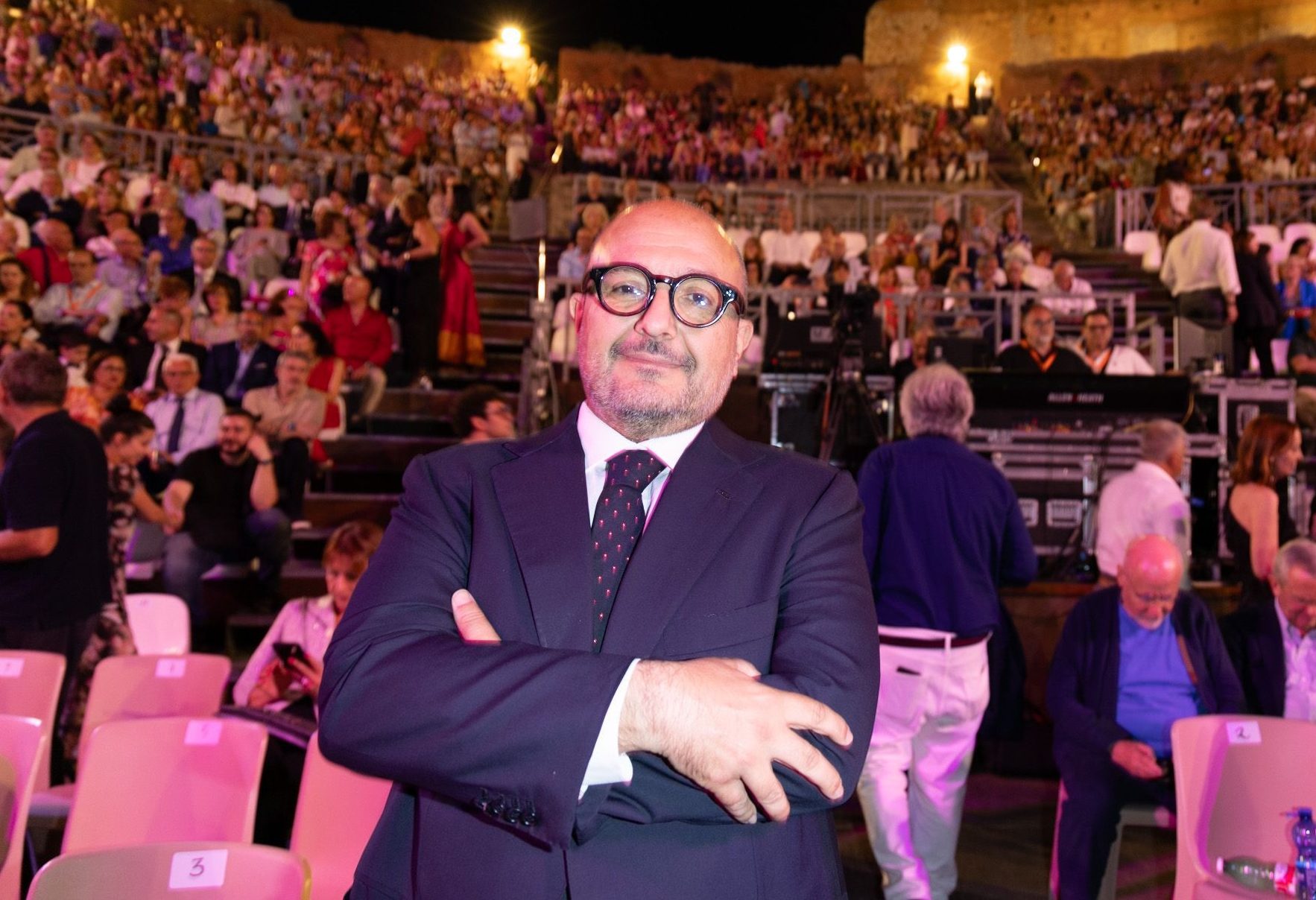 Storia del ministro Genny e della influencer che lo tampina ...