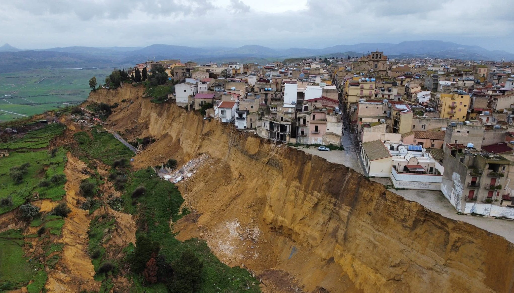Niscemi, fiaccolata della speranza - Buttanissima Sicilia